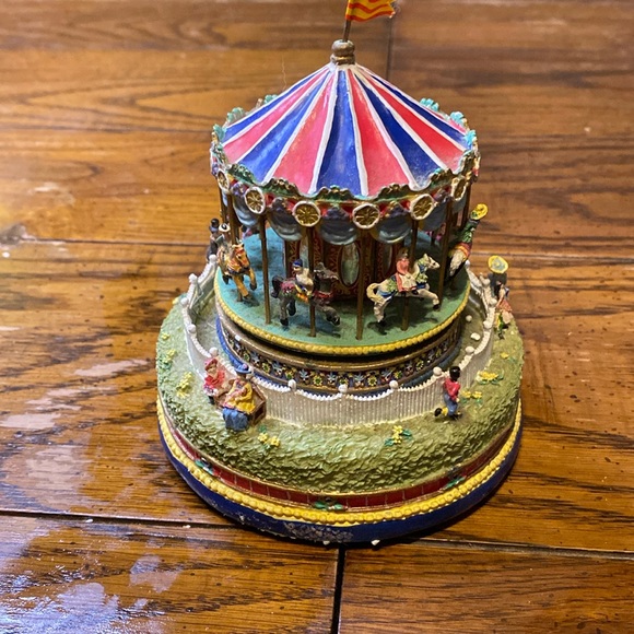 Liberty Falls | Holiday | Liberty Falls Carousel Music Box Vintage ...